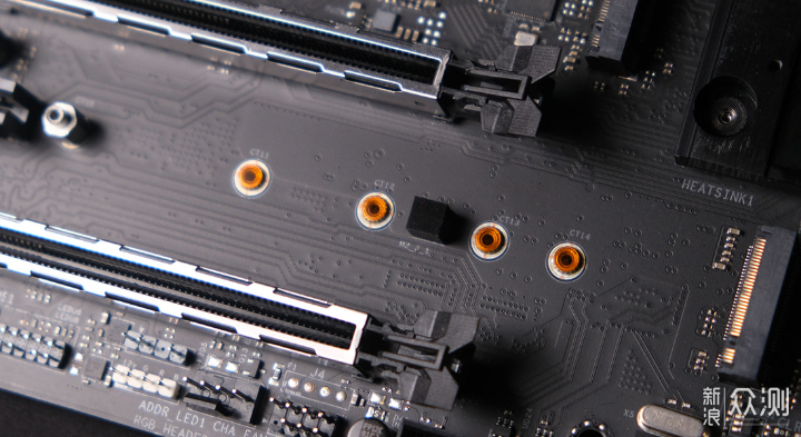 PCIe4.0到底有多快，X570TaiChi实测PCIe4.0_原创_新浪众测