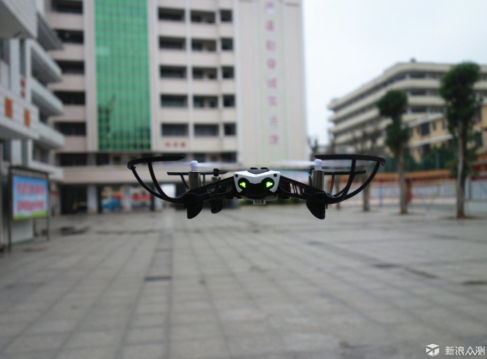 轻盈小巧，多样玩法：我的第一台Parrot无人机_试用报告_新浪众测