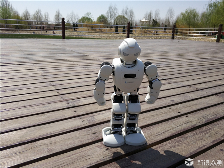 陪伴是最真情的告白，优必选 Alpha Ebot体验_试用报告_新浪众测