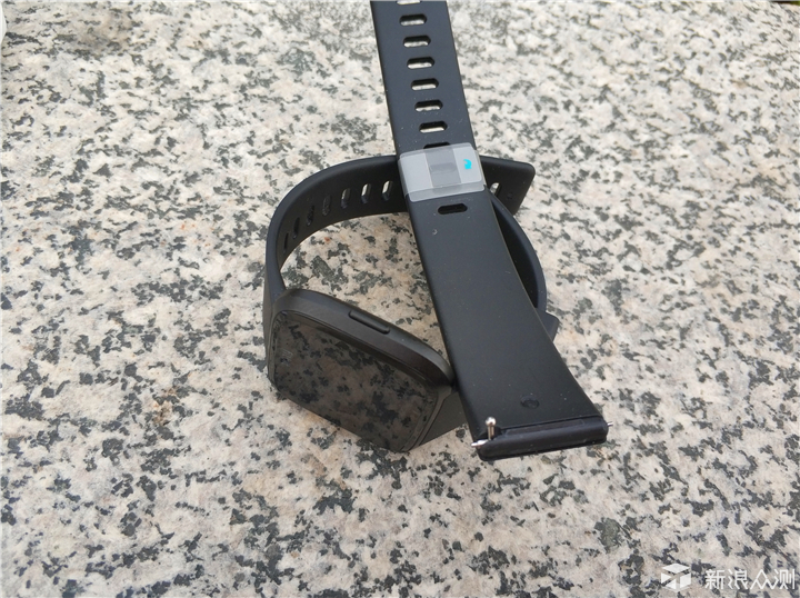 颜值与实力并存才是硬道理——Fitbit 手表_试用报告_新浪众测